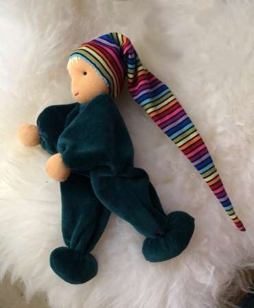 Minipüppchen nach Art der Waldorfpuppe Dunkelgrün - RundumdiePuppe.de